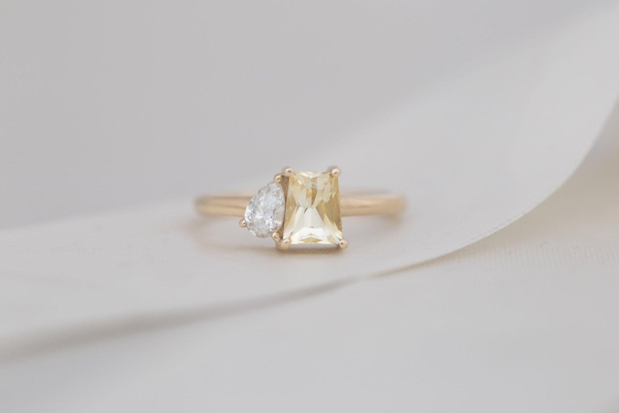 Liana Ring | Yellow Trapezoid Sapphire 1.52 ct + Pear Diamond Engageme